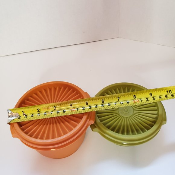 Tupperware | Kitchen | Set Of 2 Vintage Tupperware Bowls With Lids ...